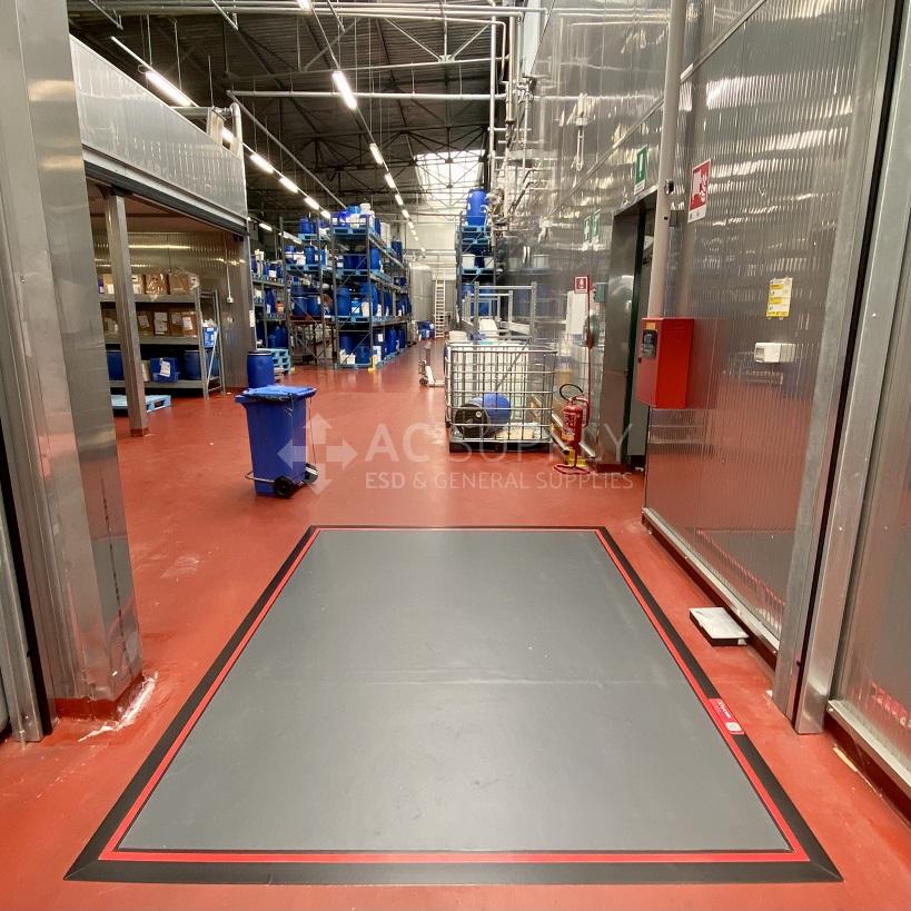 Forklift wheels cleaning. Cosmetics | AC Supply